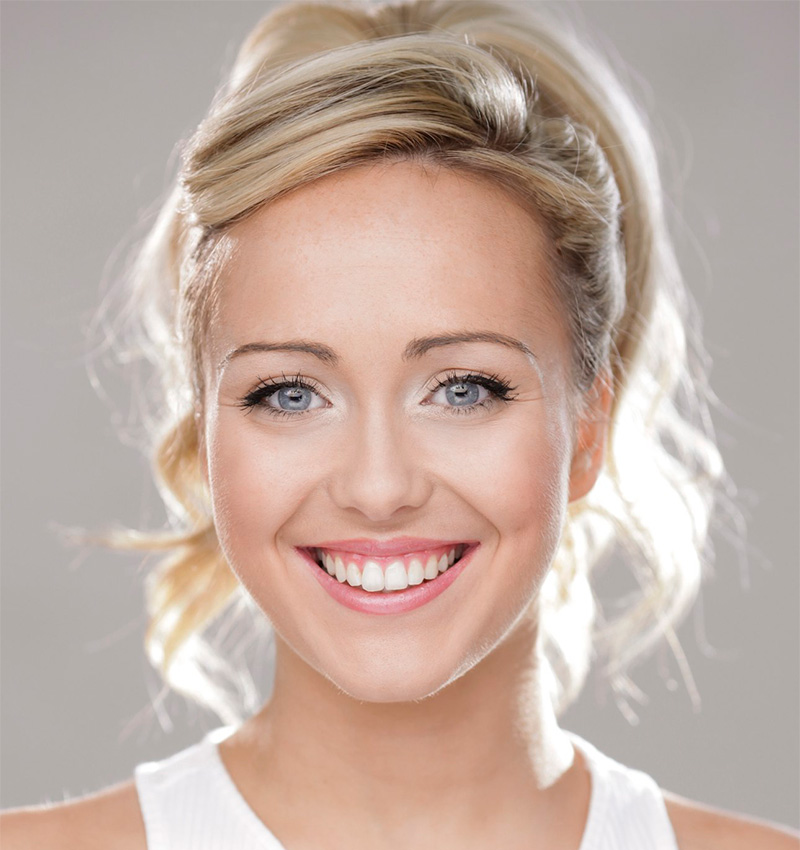 Hayley Johnston headshot - Hairspray the Musical UK tour